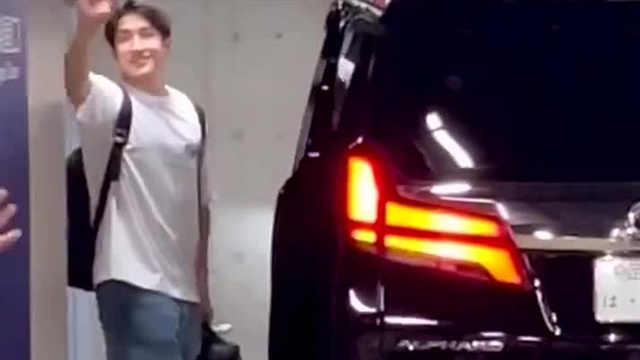 سانها و جین جین درحال برگشتن از موزیکال - نماشا